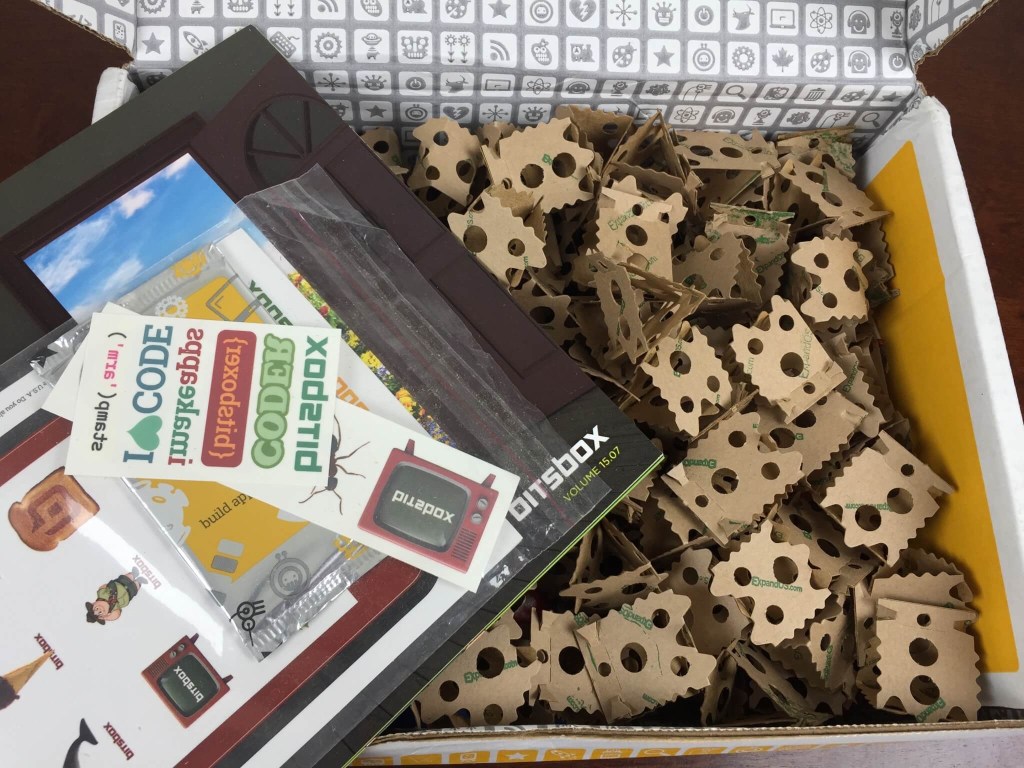 Bitsbox Reviews: Get All The Details At Hello Subscription!