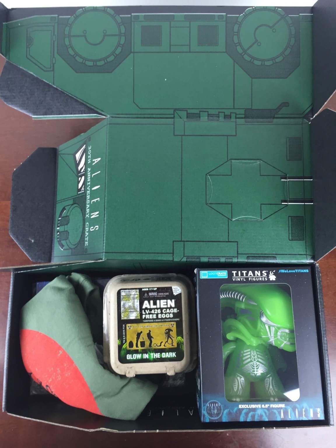 Loot Crate ALIENS Limited Edition Crate Review - Hello Subscription