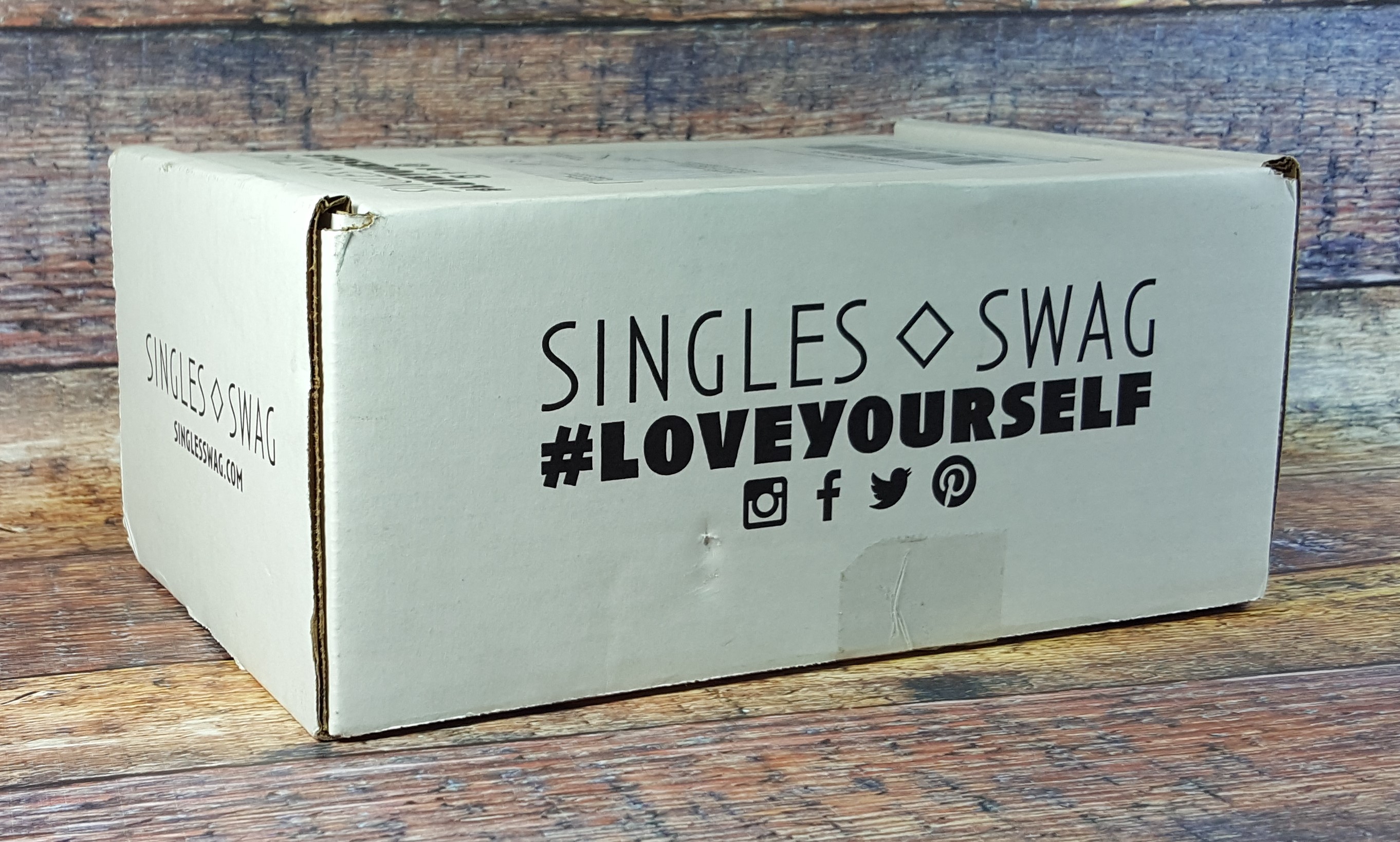 SinglesSwag Subscription Box Review & Coupon - January 2017 - Hello ...
