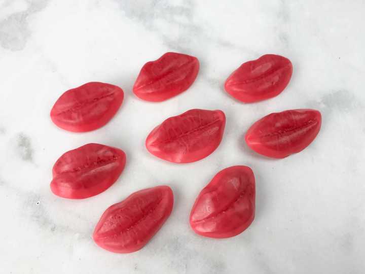 Candy Club Valentine's Candy Review & $20 Coupon - hello subscription