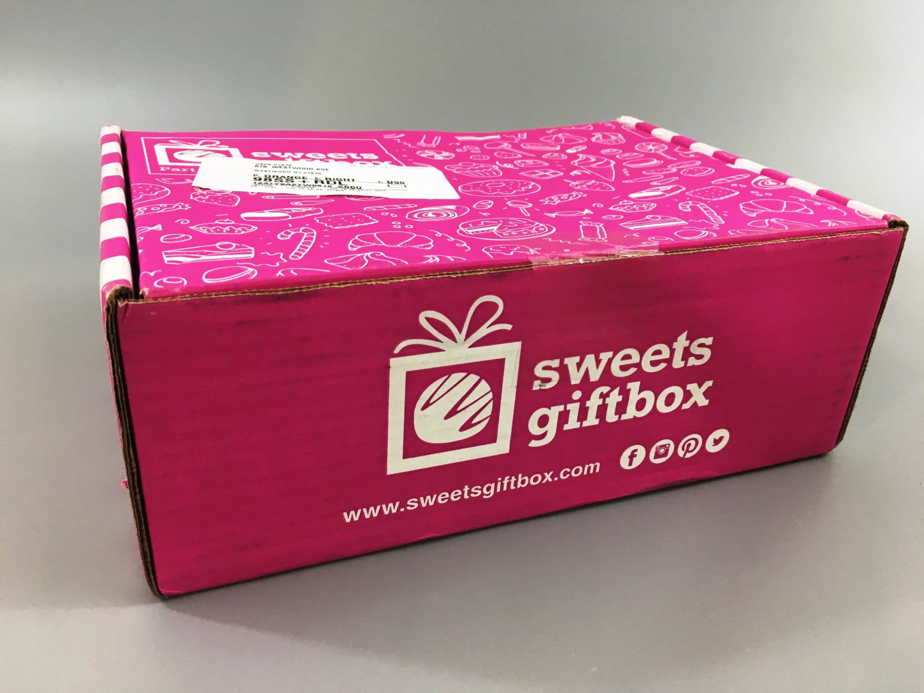 Sweets Gift Box June 2017 Subscription Box Review - Hello Subscription