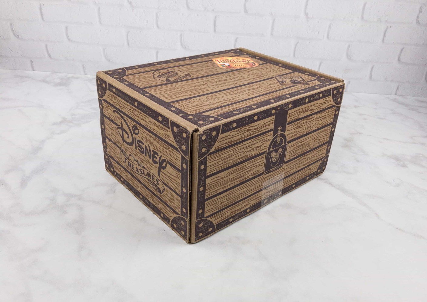 Disney Treasures August 2017 Subscription Box Review - Hello Subscription