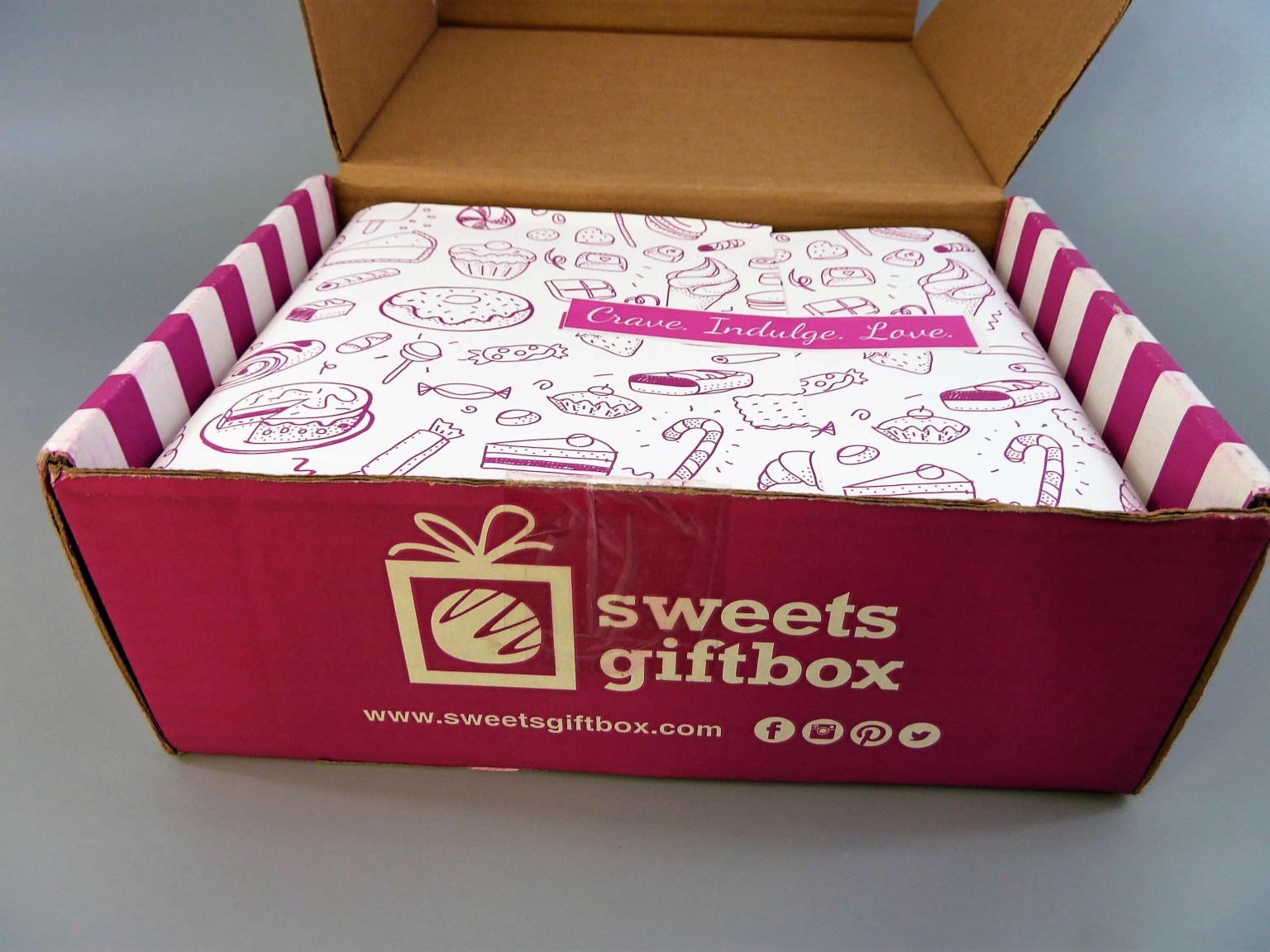 Sweets Gift Box July 2017 Subscription Box Review - Hello Subscription