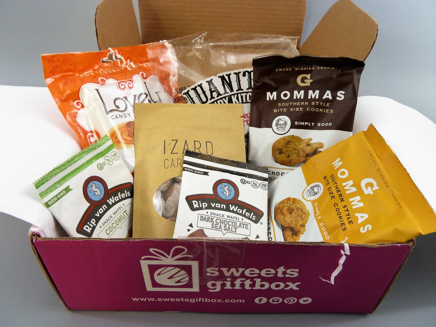 Sweets Gift Box July 2017 Subscription Box Review - Hello Subscription