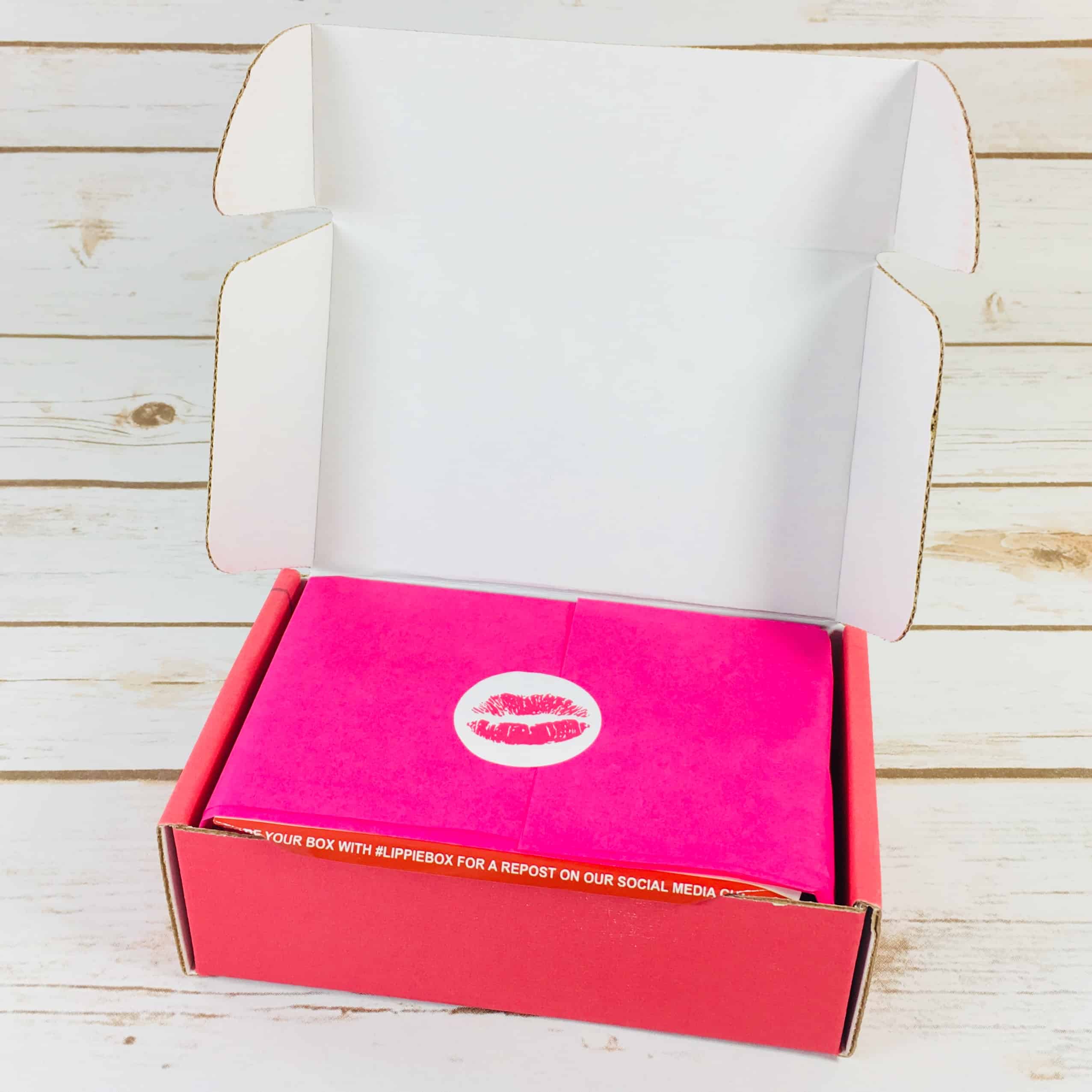 LippieBox Subscription Box Review - December 2017 - Hello Subscription