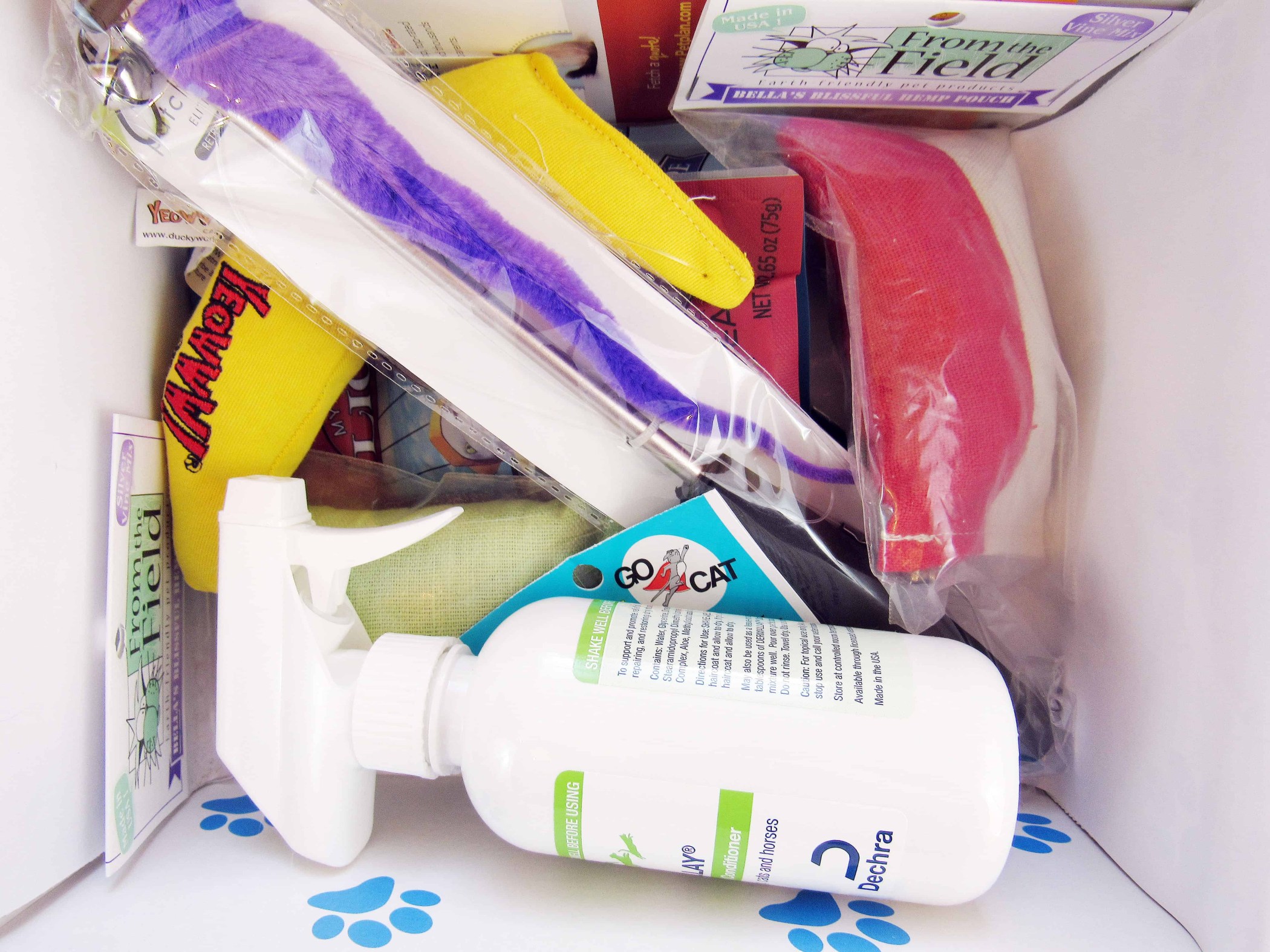 VetPet Box Cat & Kitten Welcome Box Subscription Box Review - Multiple ...