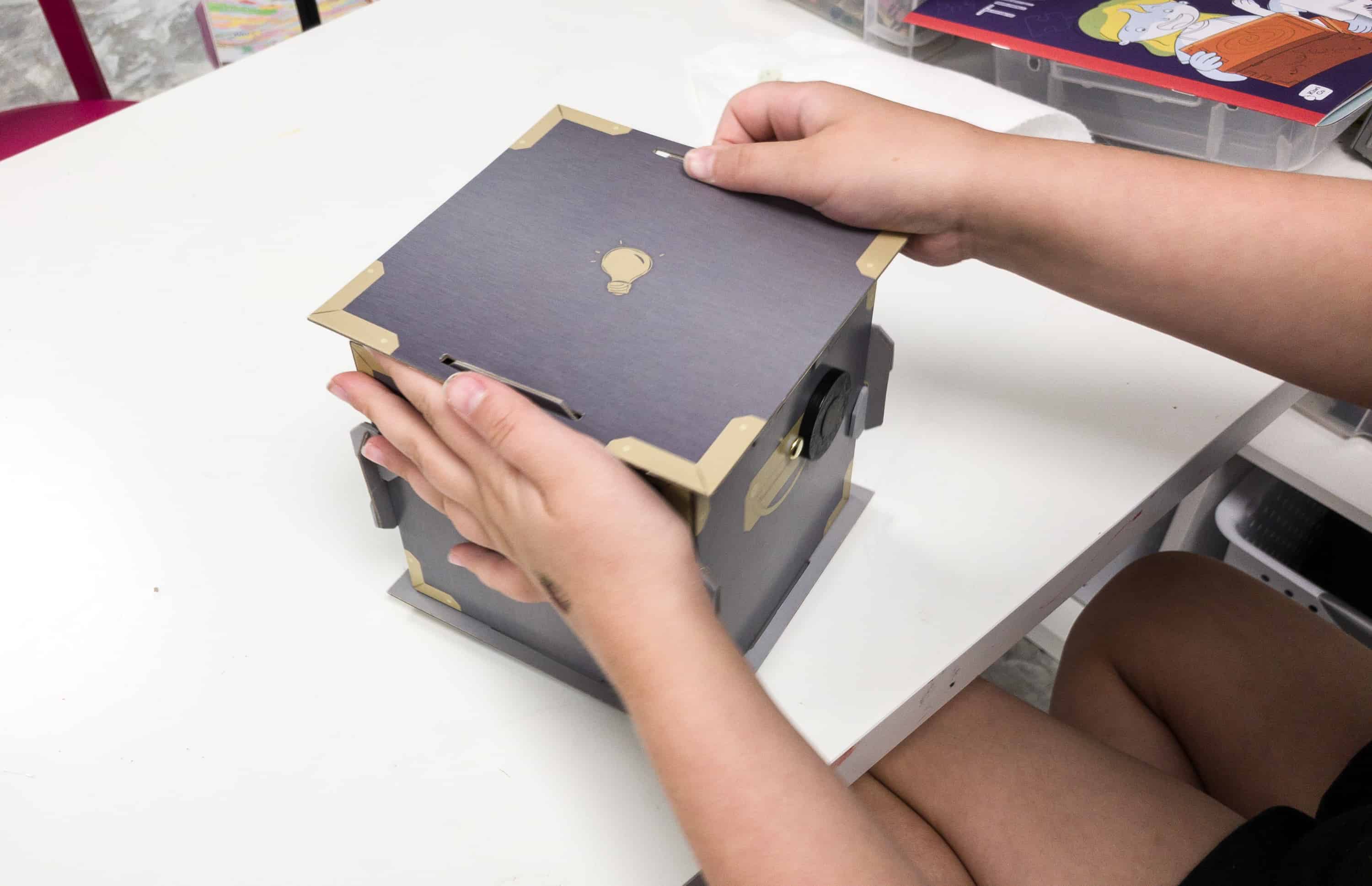 Tinker Crate July 2018 Review & Coupon - PUZZLE BOX - hello subscription