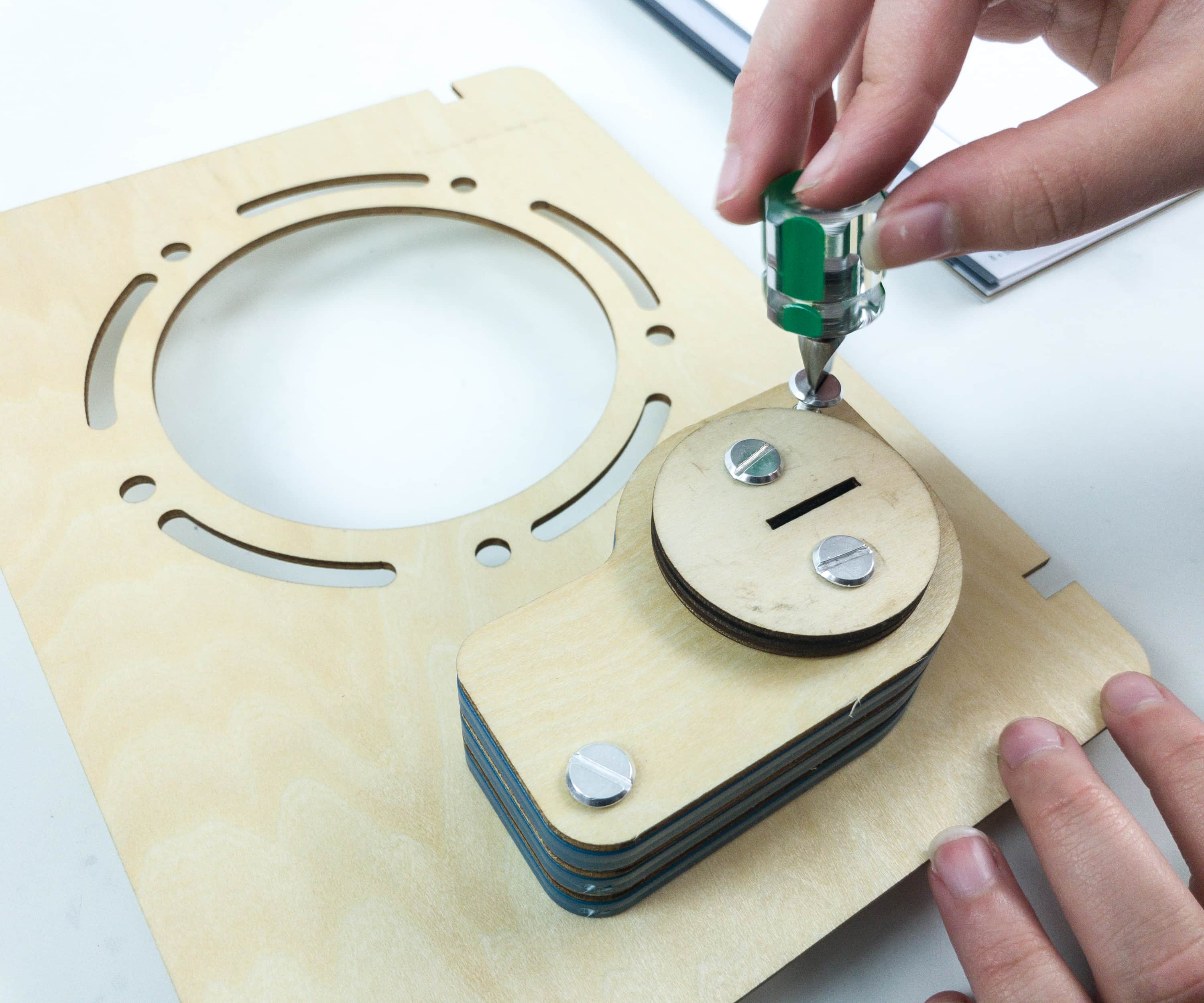 Eureka Crate Review + Coupon - MECHANICAL LOCK BOX - hello subscription