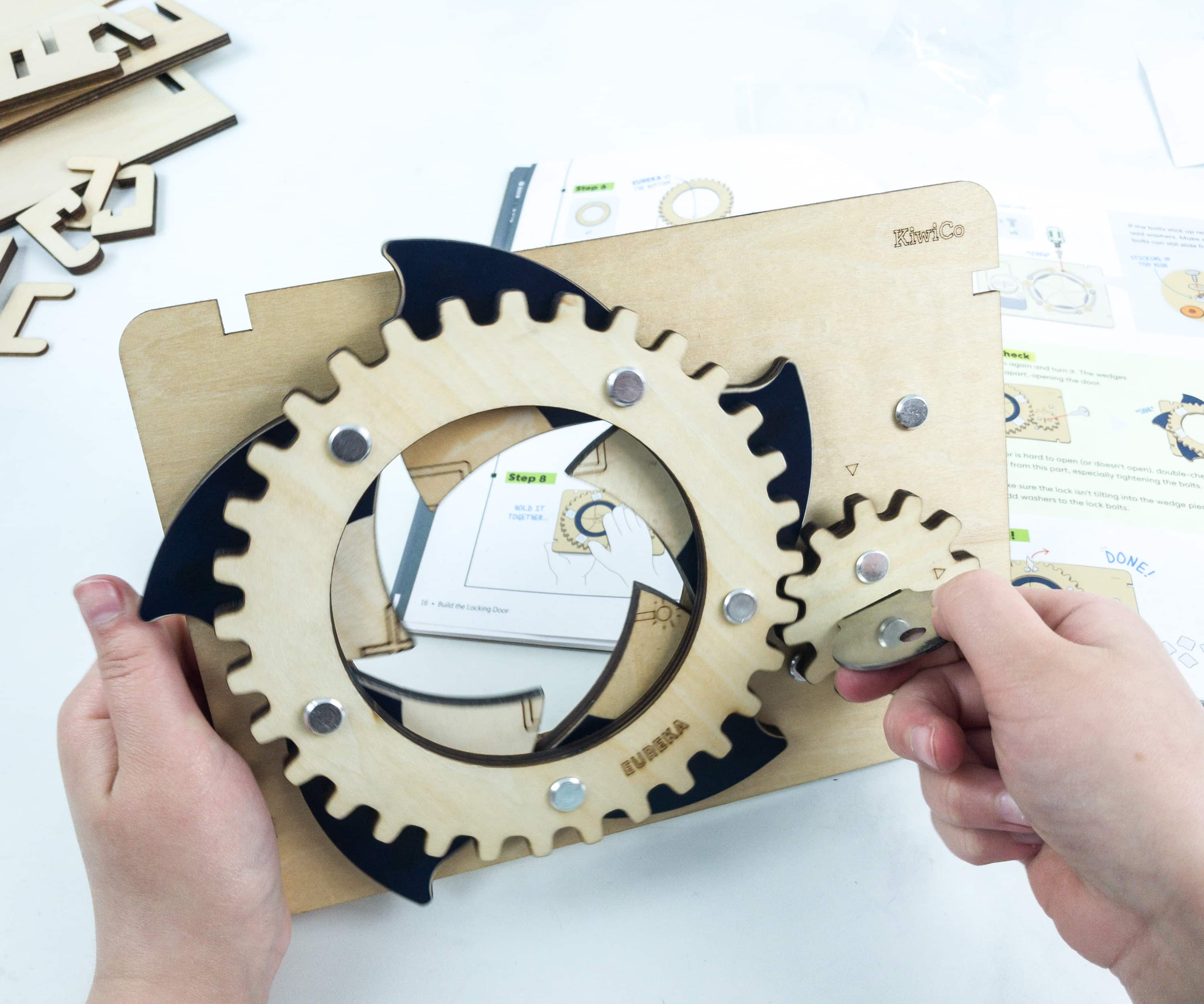 Eureka Crate Review + Coupon - MECHANICAL LOCK BOX - hello subscription