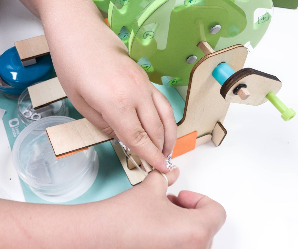 Kiwi Crate Review & 40% Off Coupon - MUSIC MACHINES - hello subscription