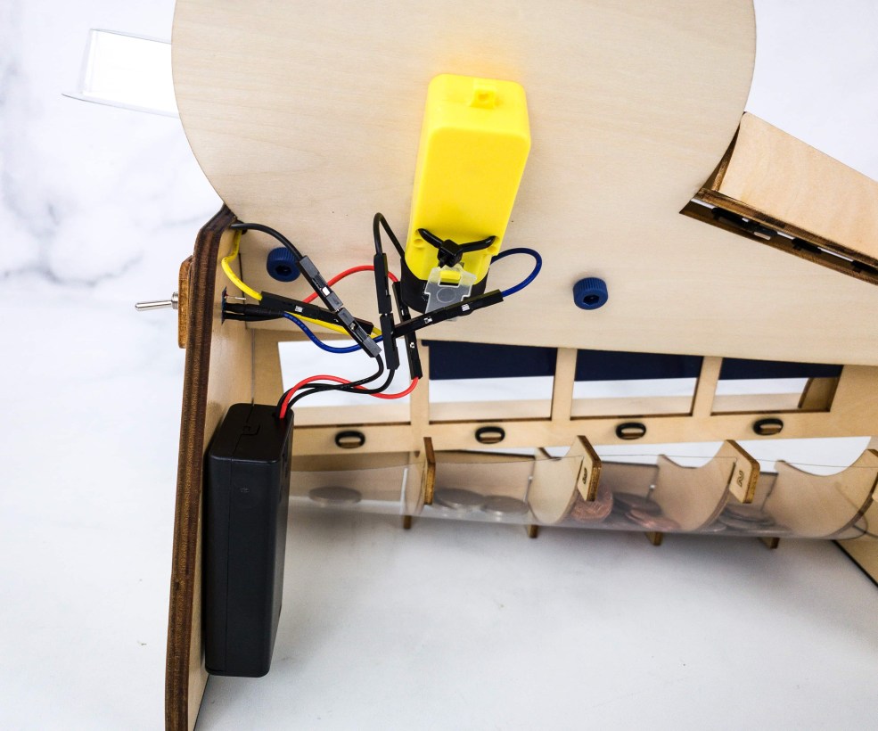 Eureka Crate Review + Coupon - COIN SORTING MACHINE - hello subscription