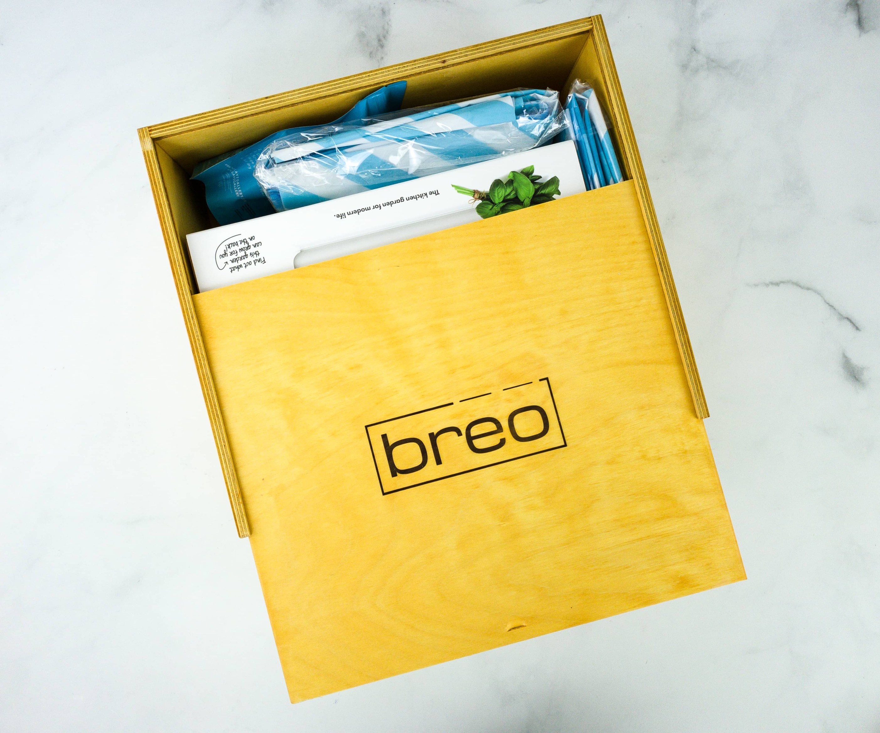 Breo Box Subscription Box Review + Coupon - Fall 2019 - Hello Subscription