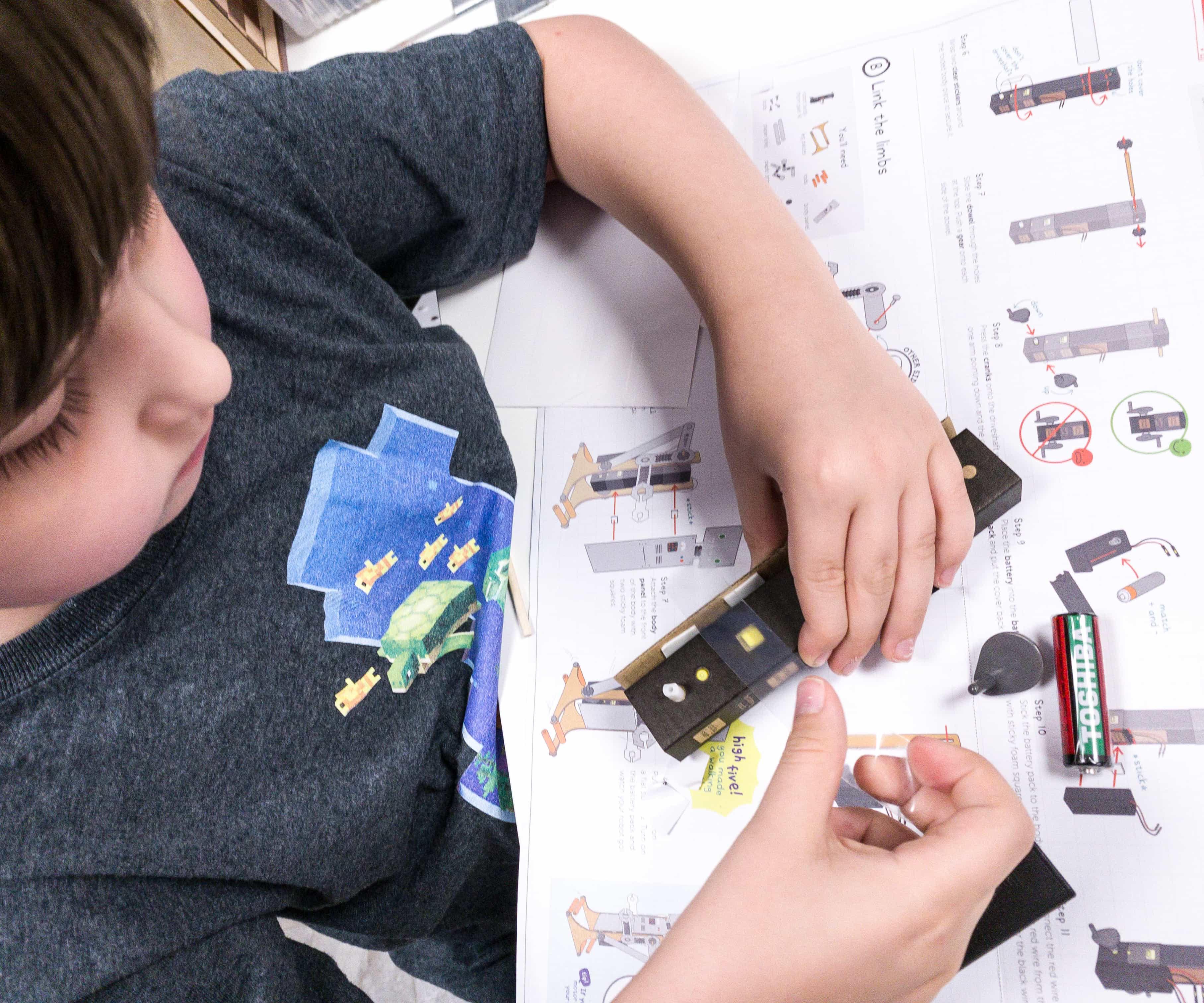 KiwiCo Tinker Crate Review & Coupon - WALKING ROBOT - hello subscription