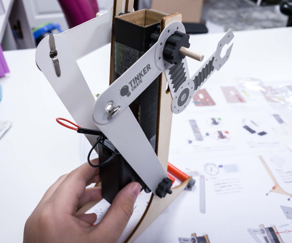 KiwiCo Tinker Crate Review & Coupon - WALKING ROBOT - hello subscription