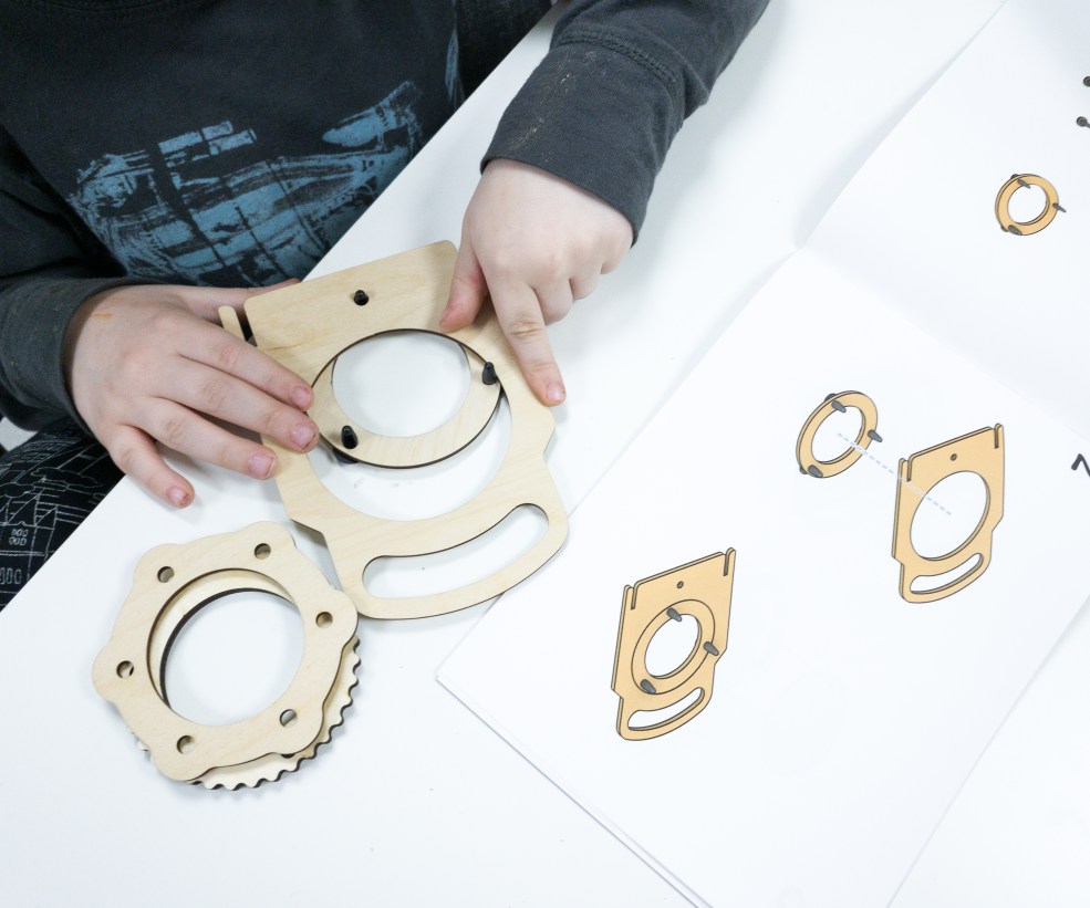 MEL Science Kids Subscription Box Review + Coupon - CRYSTAL SCREEN ...