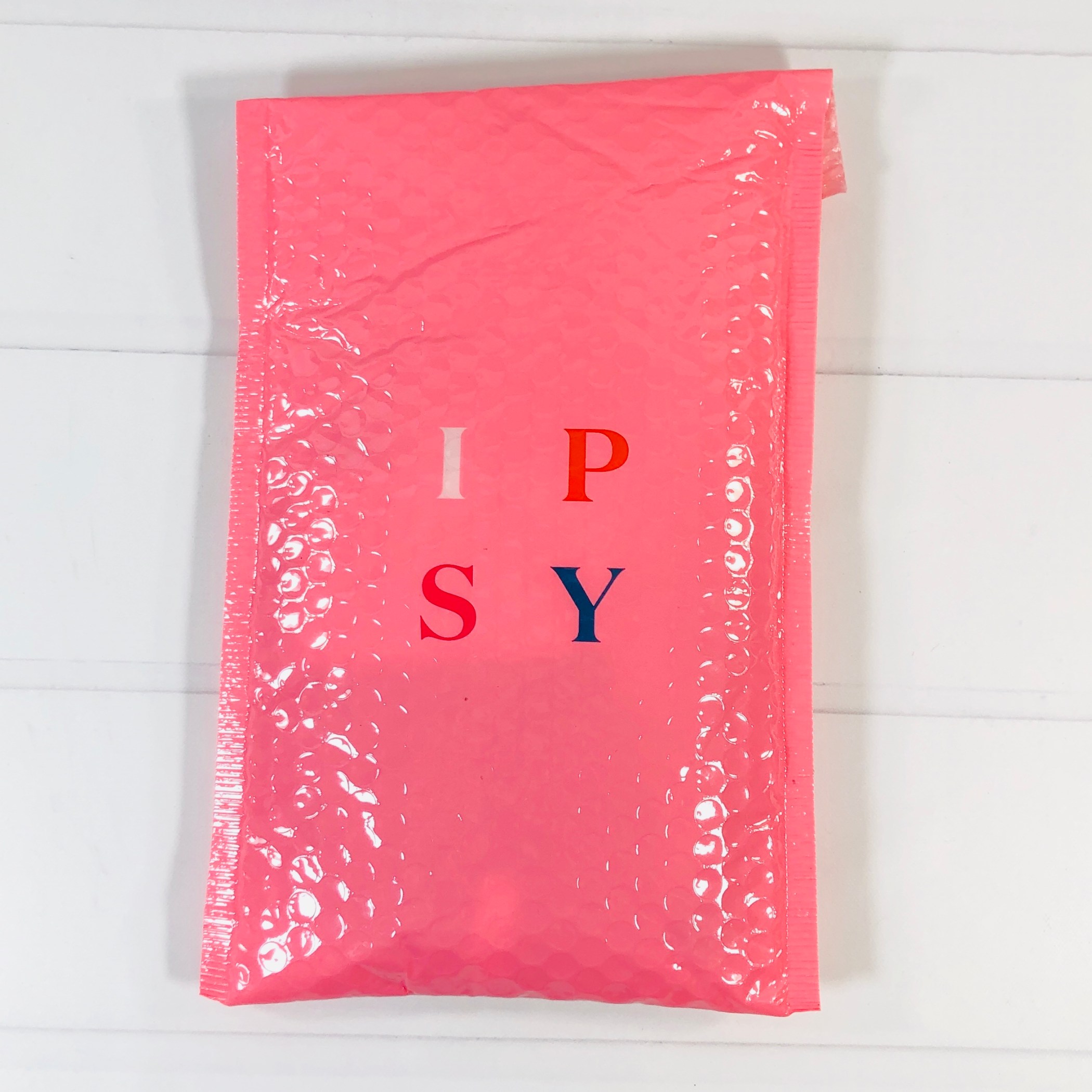 Ipsy Reviews: Get All The Details At Hello Subscription!