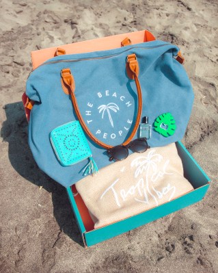 Beachly Women’s Box Fall 2019 Subscription Box Review + Coupon! - hello ...