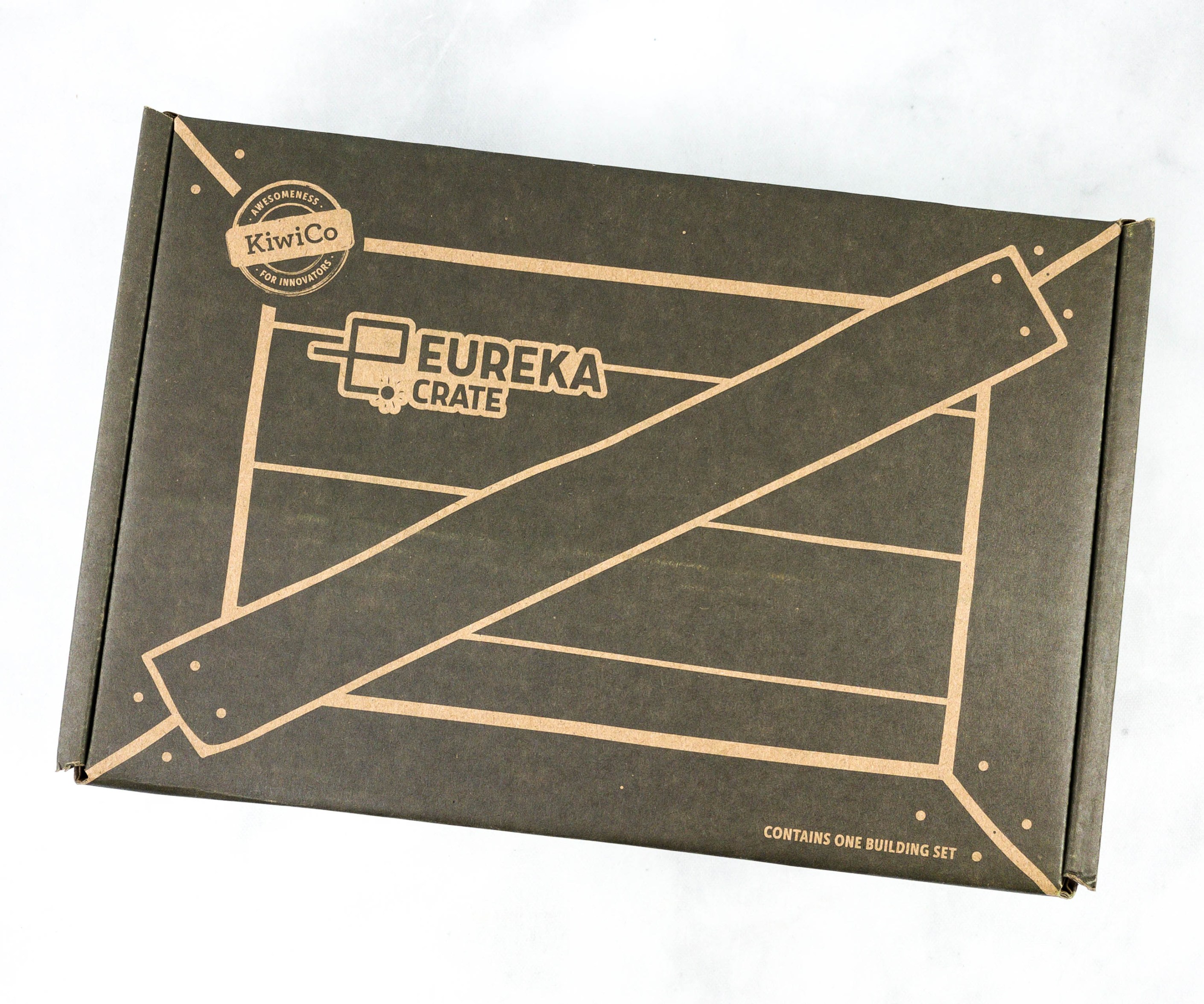 Eureka Crate Review + Coupon - VENDING MACHINE - Hello Subscription