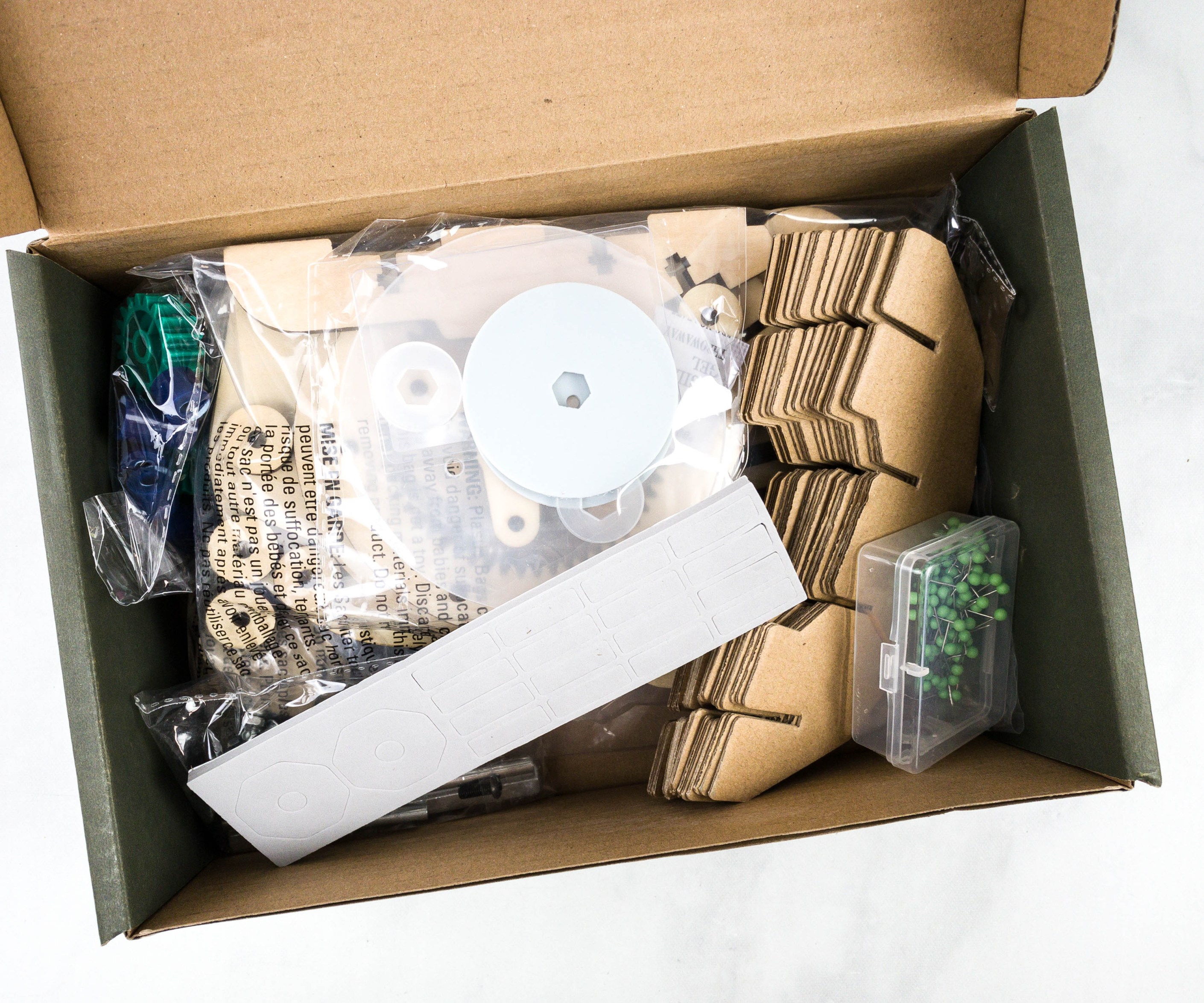 Eureka Crate Review + Coupon - MECHANICAL GLOBE - Hello Subscription