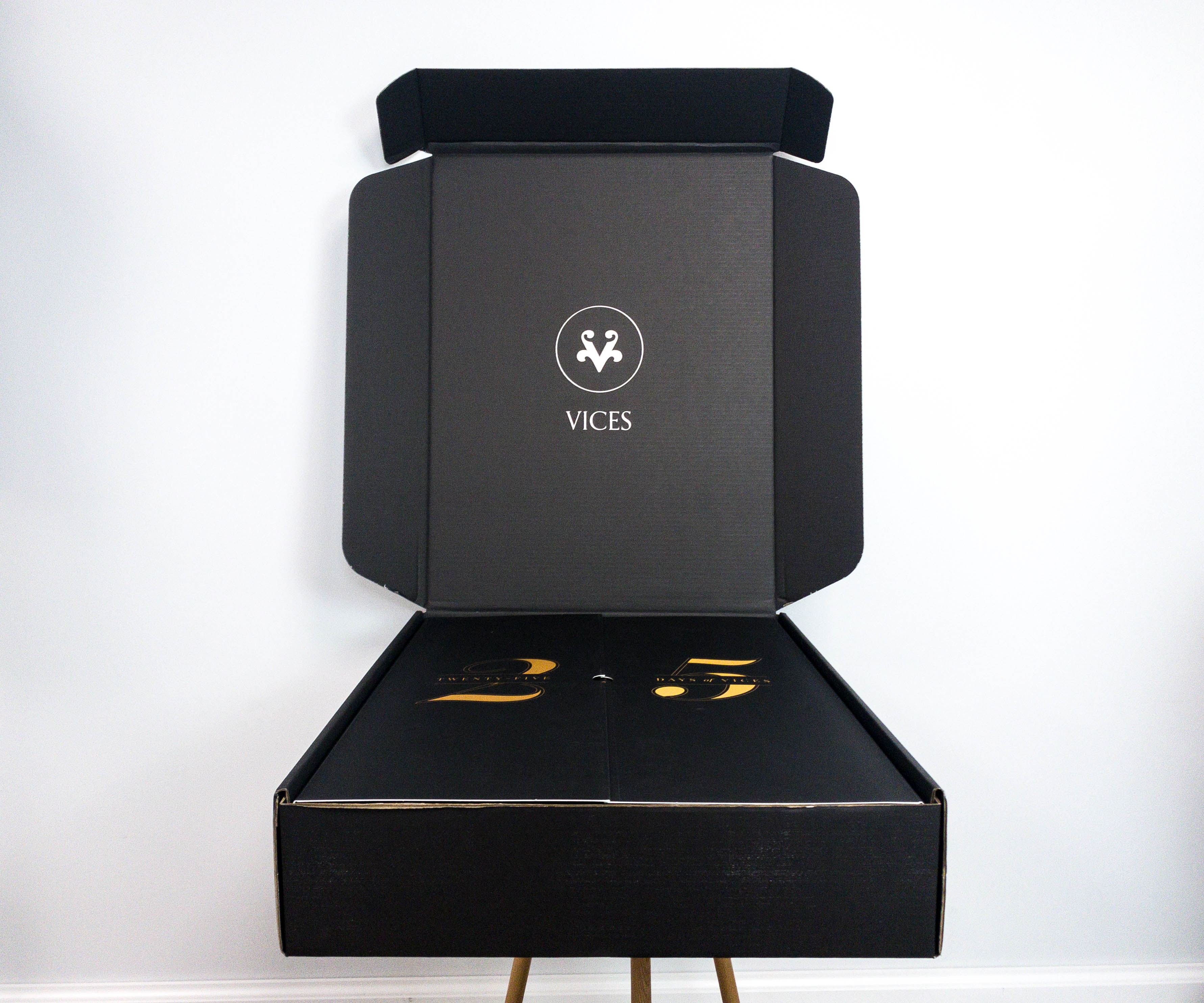 Vices Review + Coupon - Advent Calendar December 2020 - Hello Subscription