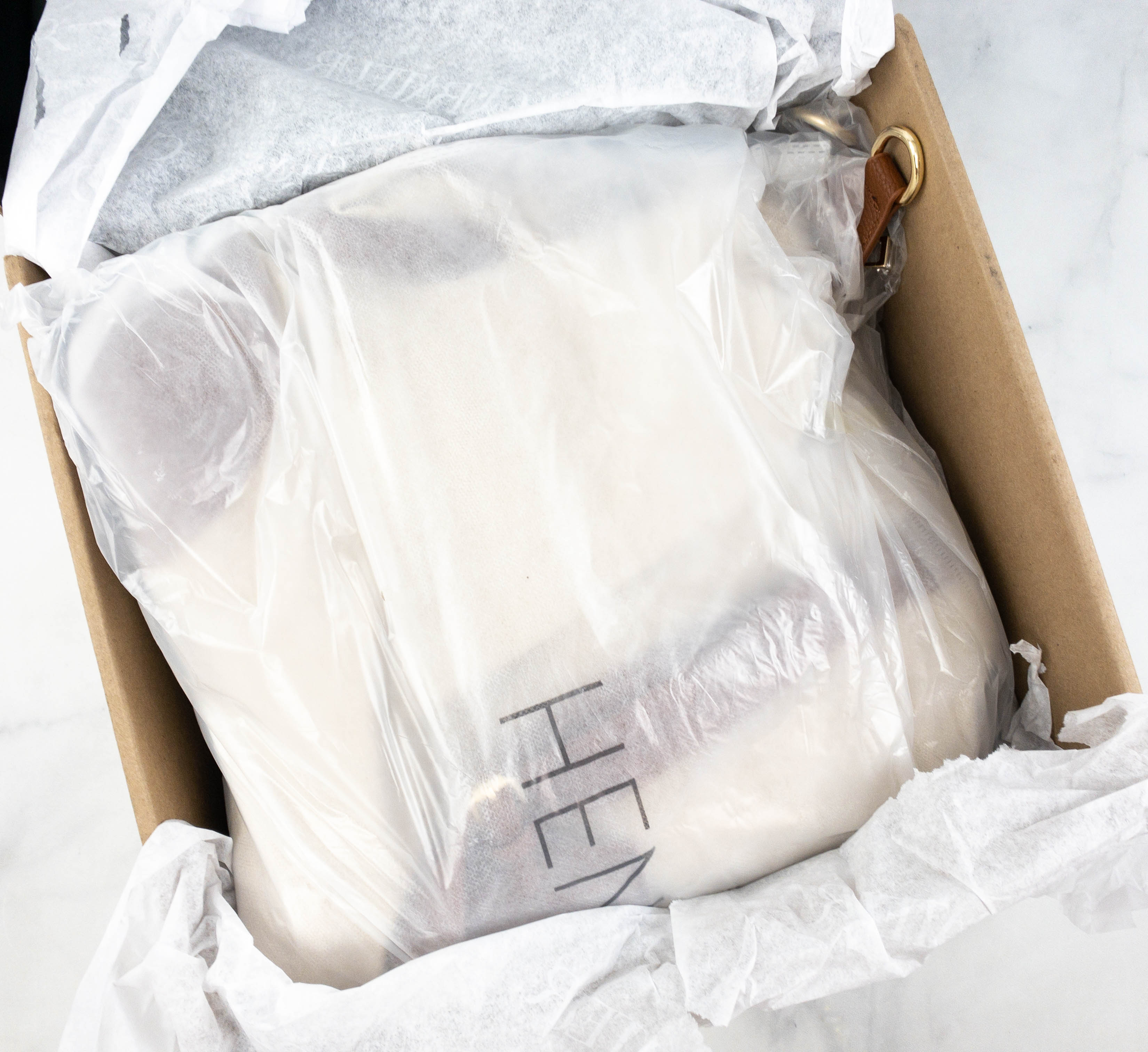 Curateur Summer 2021 Welcome Box Review + Coupon: Weekend Retreat ...