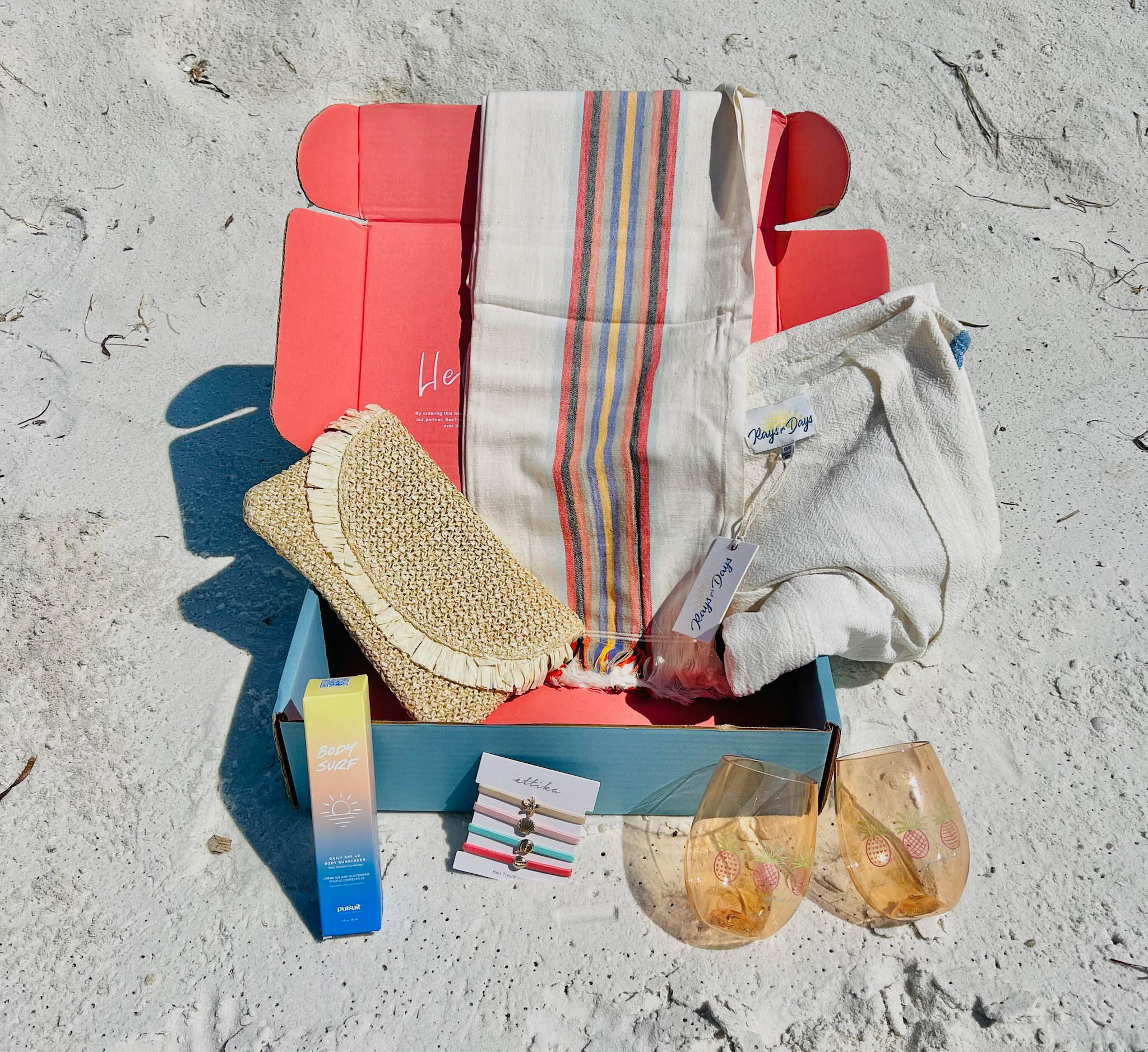 Beachly Welcome Box Review: Premium Beach Essentials! - Hello Subscription