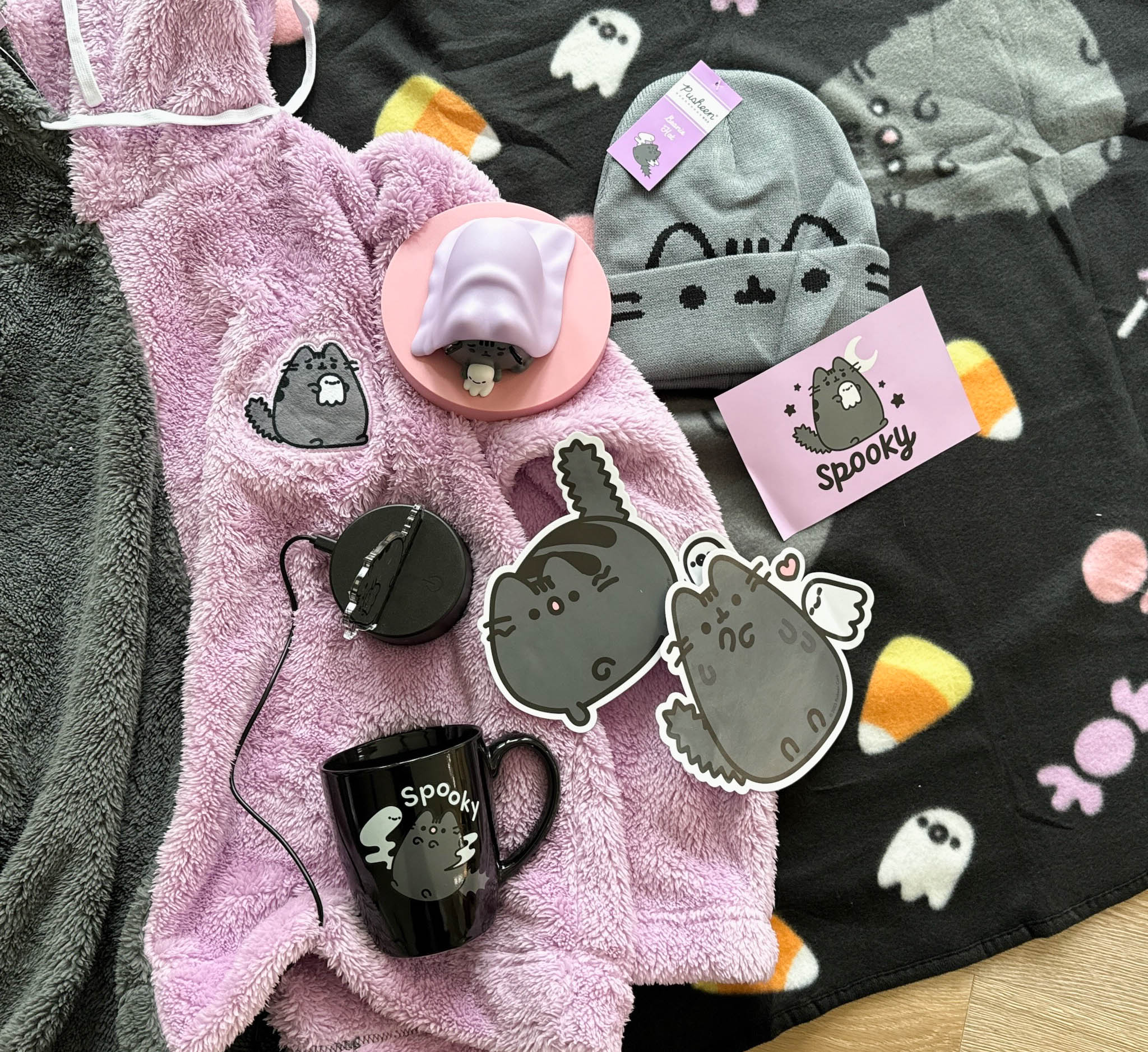 Pusheen Box Fall 2023 Review: Scaredy Cat! - Hello Subscription