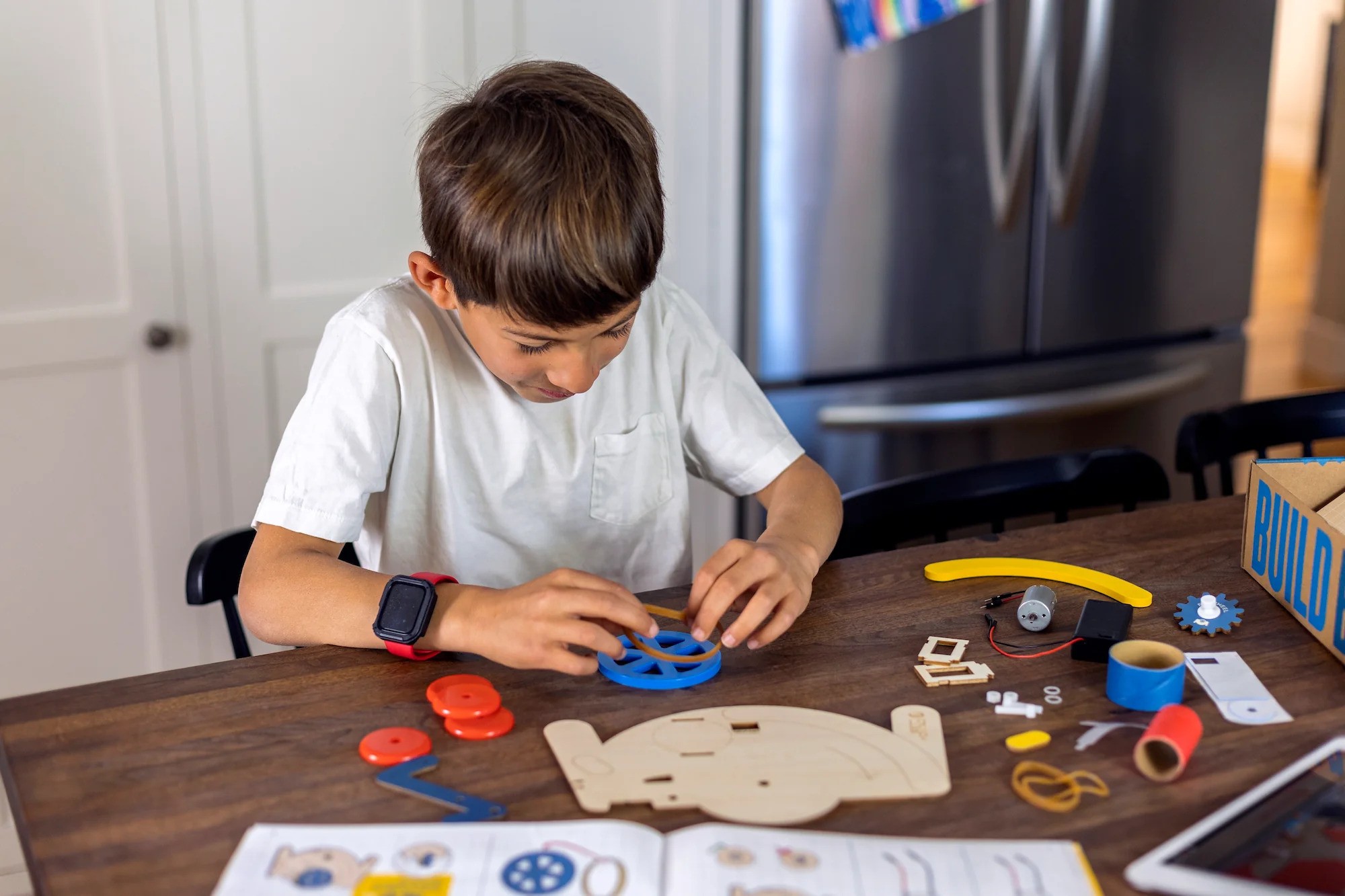 CrunchLabs Build Box: A Fun, Creative Gift That Inspires Young ...